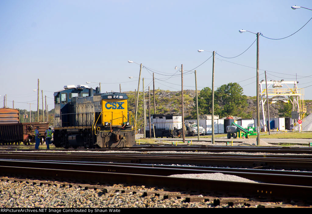 CSX 1153 waiting in Pensacola Yard